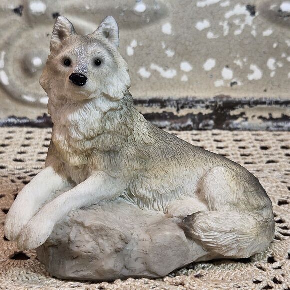 Stone Critters | Accents | Vintage 995 Stone Critters Wolf Watch ...